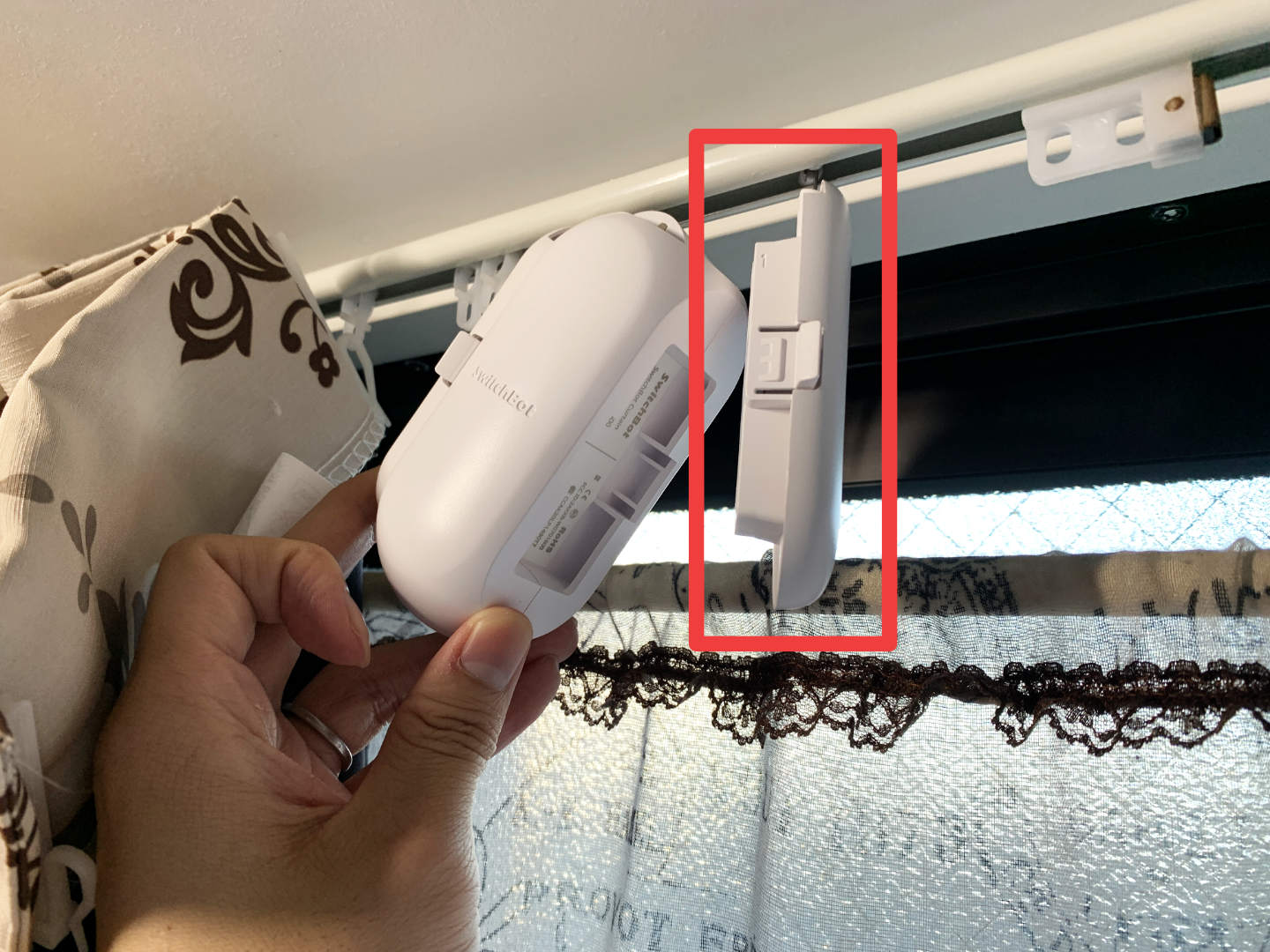 【SwitchBotカーテンレビュー】朝に太陽を浴びよう！カーテン自動開閉で朝の目覚めをサポート！ | HUGBLO