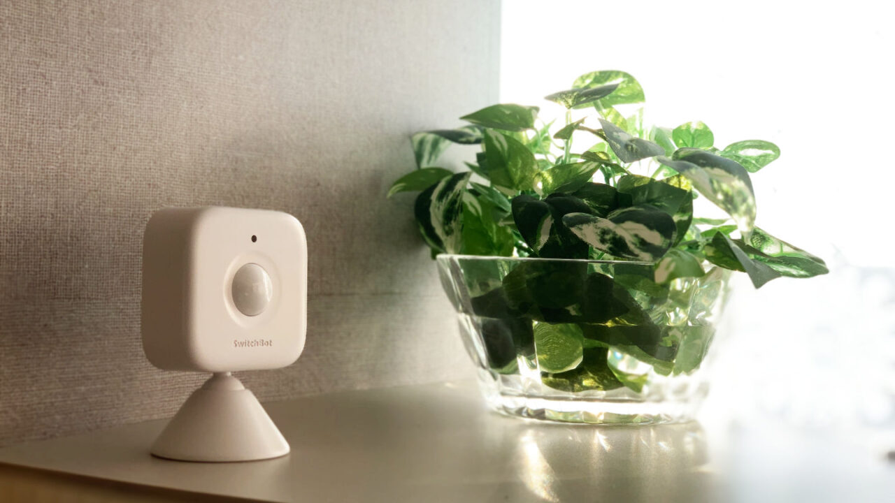 【SwitchBot人感センサーレビュー】玄関の照明を自動でオンオフできるスマートデバイス｜Hugblo（ハグブロ）｜Macbook・iPhone・スマートホーム