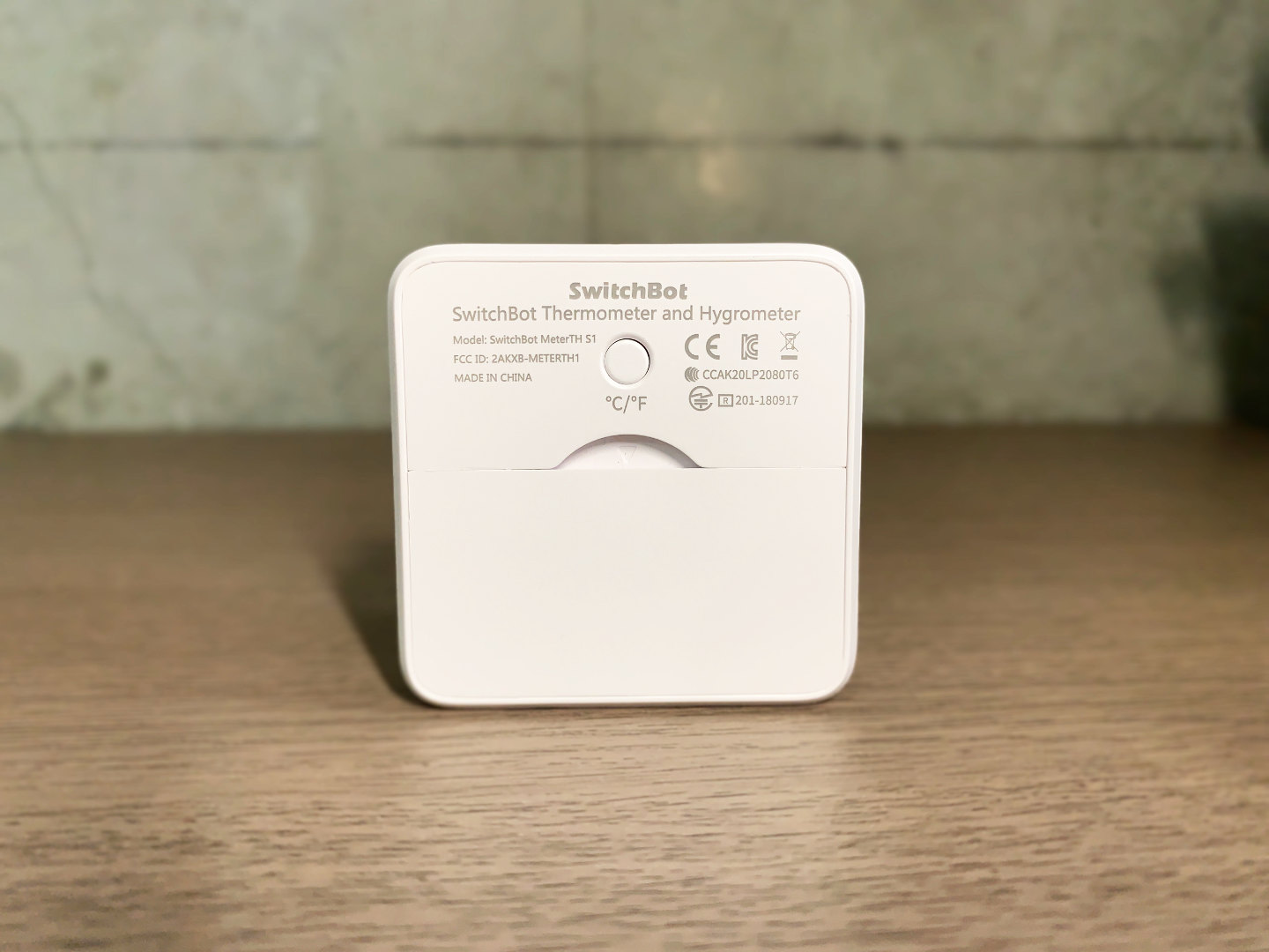 【SwitchBot温湿度計レビュー】外からも温湿度をチェック！エアコンとの連動がペットのいる家庭におすすめ！ | HUGBLO