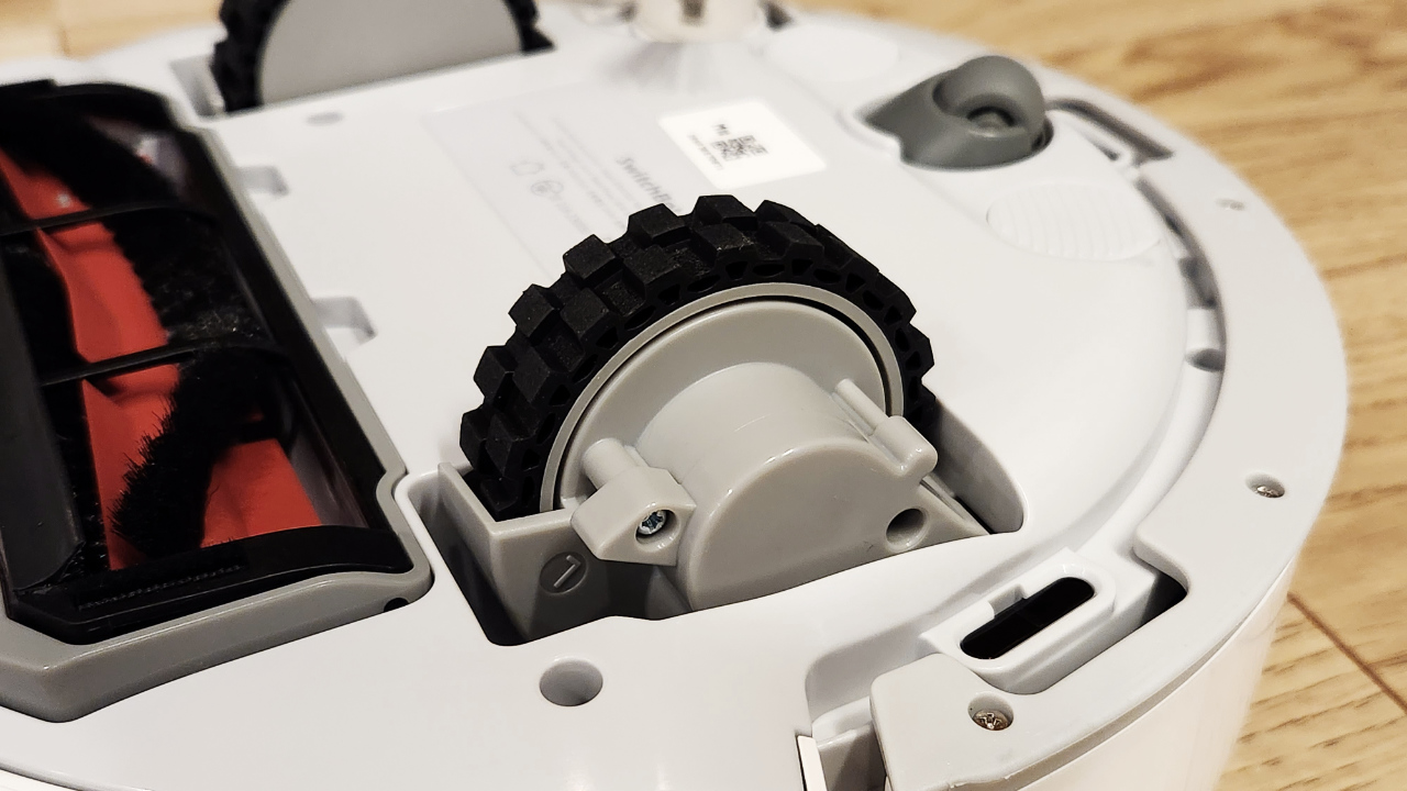 【SwitchBot ロボット掃除機 K10+ レビュー】世界最小クラスのロボット掃除機が登場！机や椅子の下もバッチリ清掃できる！ | HUGBLO