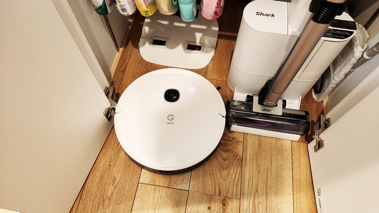 【SwitchBot ロボット掃除機 K10+ レビュー】世界最小クラスのロボット掃除機が登場！机や椅子の下もバッチリ清掃できる！ | HUGBLO