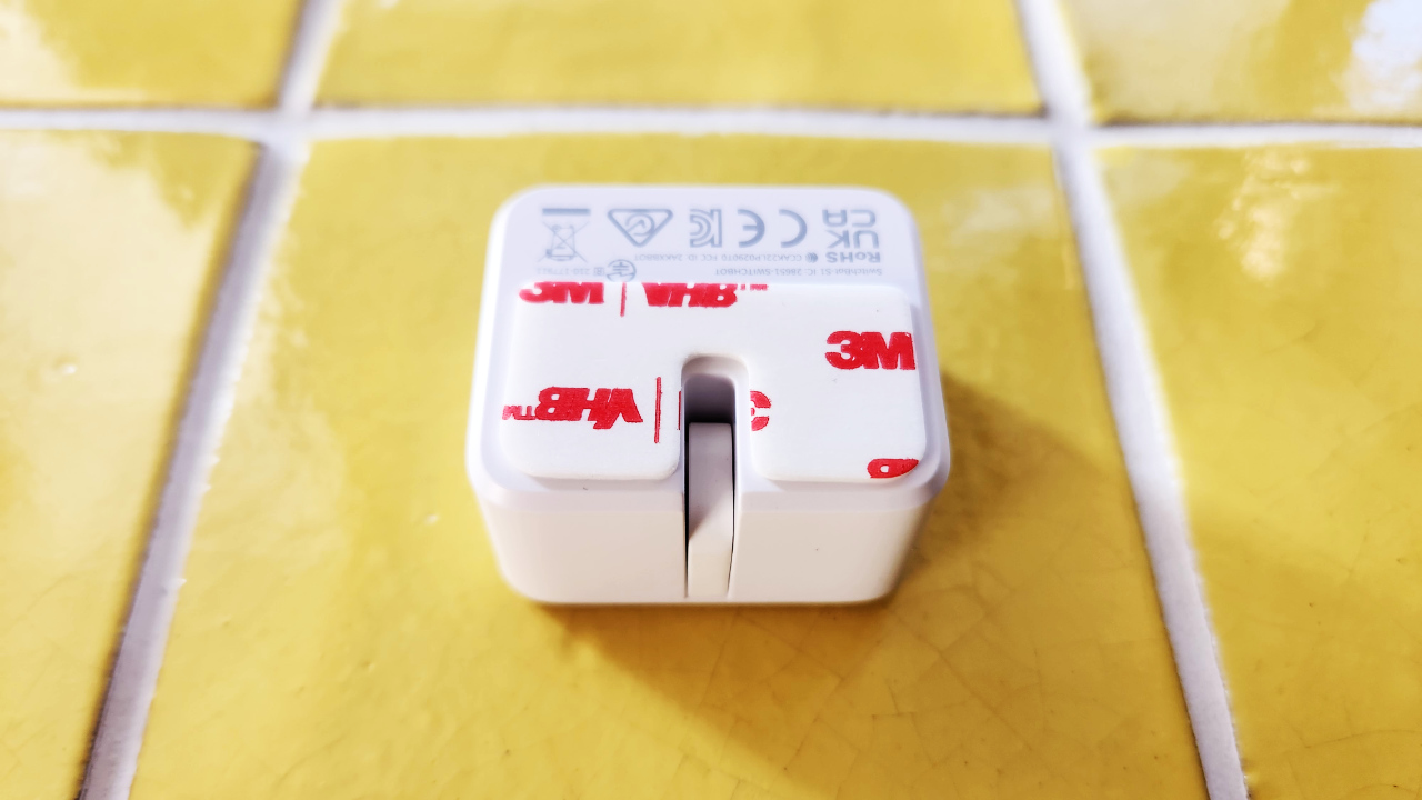 【SwitchBotボット レビュー】生活の質が変わる！物理スイッチを遠隔操作できるようにする指ロボット｜活用事例も紹介 | HUGBLO