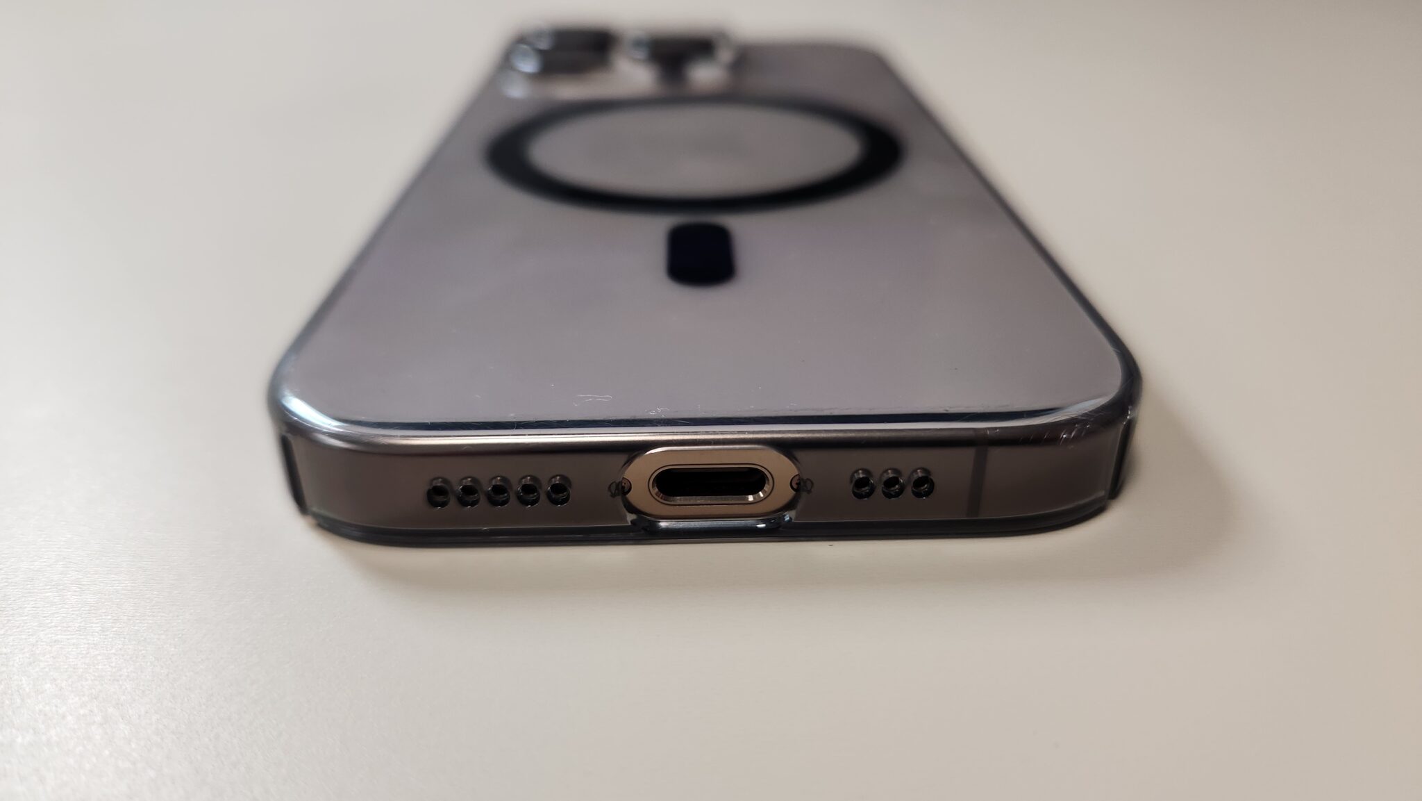 【CASEFINITE THE INVISIBLE AIR レビュー】薄さと透明感で魅せる。美しすぎるiPhone16 Pro クリアケース ...