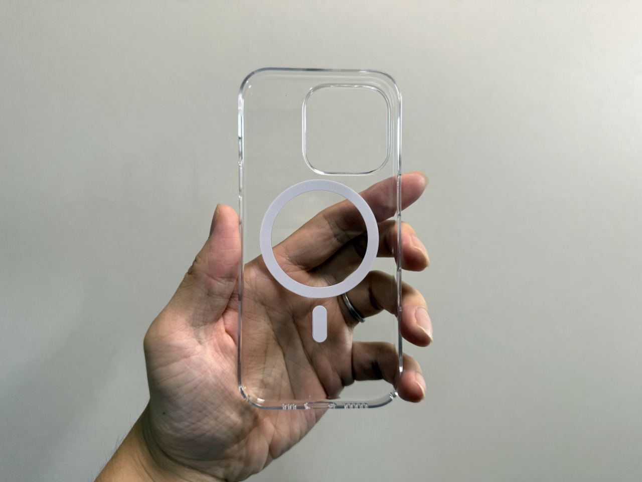 【CASEFINITE THE INVISIBLE AIR レビュー】薄さと透明感で魅せる。美しすぎるiPhone16 Pro クリアケース ...