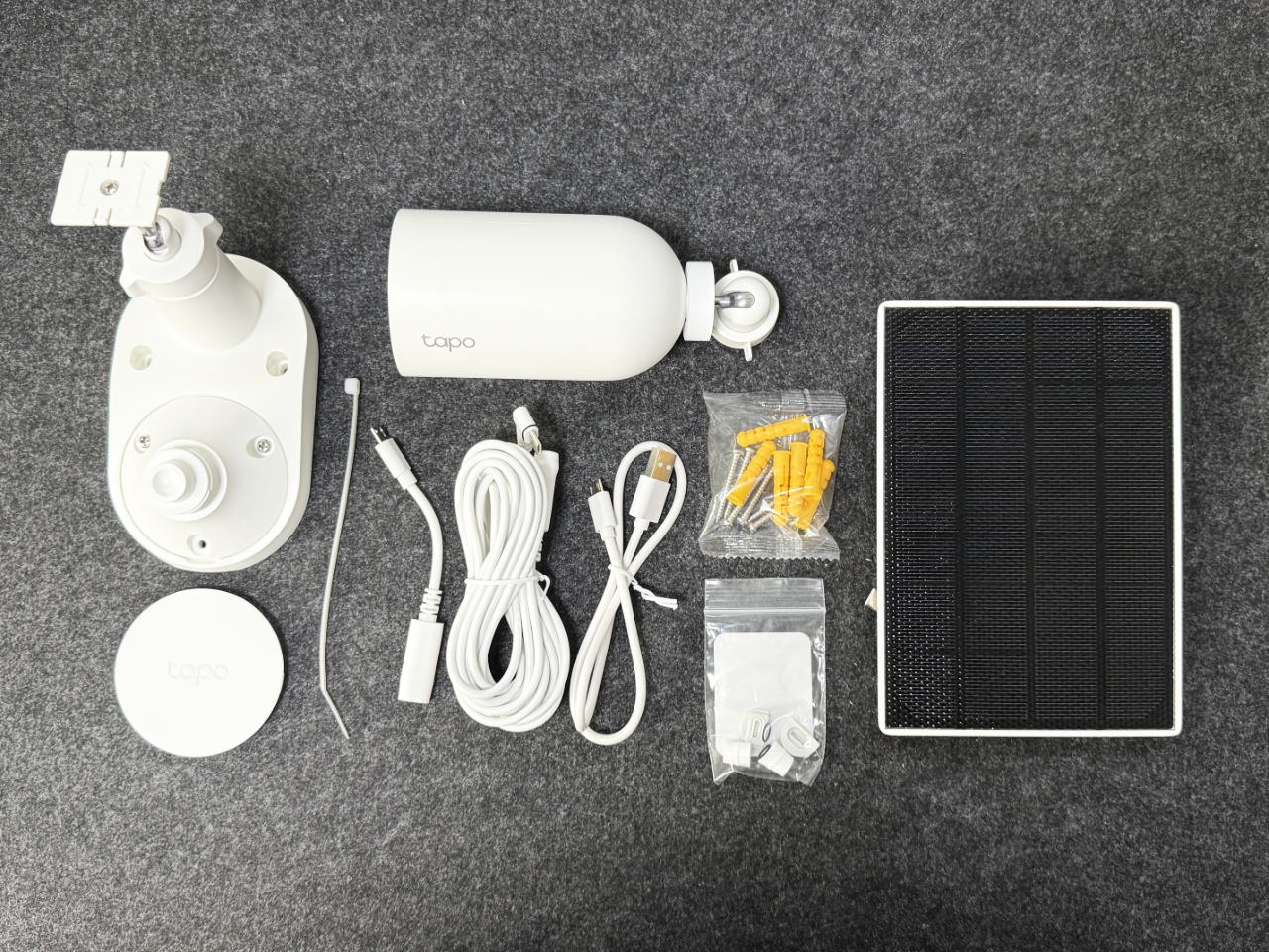 【Tapo C425 KIT レビュー】ソーラーパネルで電源いらずの防犯カメラを試してみた！ | HUGBLO